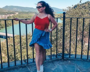 How to be a classy lady? Style tips. - Glam, but first coffee